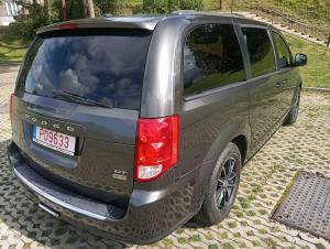 Pelēks Dodge Grand Caravan 2018 Kauņa, ar dzinēja tilpumu 3.60 L un nobraukumu 168 tūkst. km par 10700 €, foto 7 vietnē AUTOMOTO.COM.LV