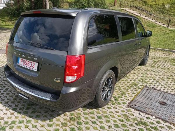 Grey Dodge Grand Caravan 2018 in Kaunas, with an engine capacity of 3.60 L and mileage of 168 thousand km for 10700 €, photo 8 on AUTOMOTO.COM.LV