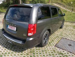 Pelēks Dodge Grand Caravan 2018 Kauņa, ar dzinēja tilpumu 3.60 L un nobraukumu 168 tūkst. km par 10700 €, foto 8 vietnē AUTOMOTO.COM.LV