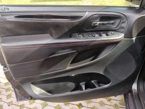 Pelēks Dodge Grand Caravan 2018 Kauņa, ar dzinēja tilpumu 3.60 L un nobraukumu 168 tūkst. km par 10700 €, foto 9 vietnē AUTOMOTO.COM.LV