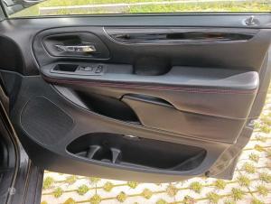 Pelēks Dodge Grand Caravan 2018 Kauņa, ar dzinēja tilpumu 3.60 L un nobraukumu 168 tūkst. km par 10700 €, foto 10 vietnē AUTOMOTO.COM.LV