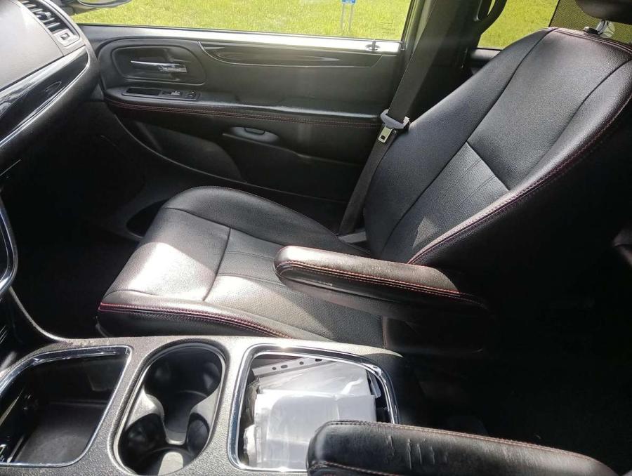 Pelēks Dodge Grand Caravan 2018 Kauņa, ar dzinēja tilpumu 3.60 L un nobraukumu 168 tūkst. km par 10700 €, foto 13 vietnē AUTOMOTO.COM.LV
