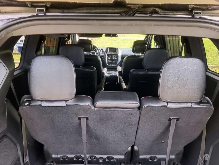 Pelēks Dodge Grand Caravan 2018 Kauņa, ar dzinēja tilpumu 3.60 L un nobraukumu 168 tūkst. km par 10700 €, foto 17 vietnē AUTOMOTO.COM.LV