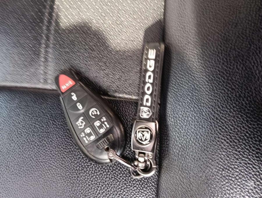 Pelēks Dodge Grand Caravan 2018 Kauņa, ar dzinēja tilpumu 3.60 L un nobraukumu 168 tūkst. km par 10700 €, foto 24 vietnē AUTOMOTO.COM.LV