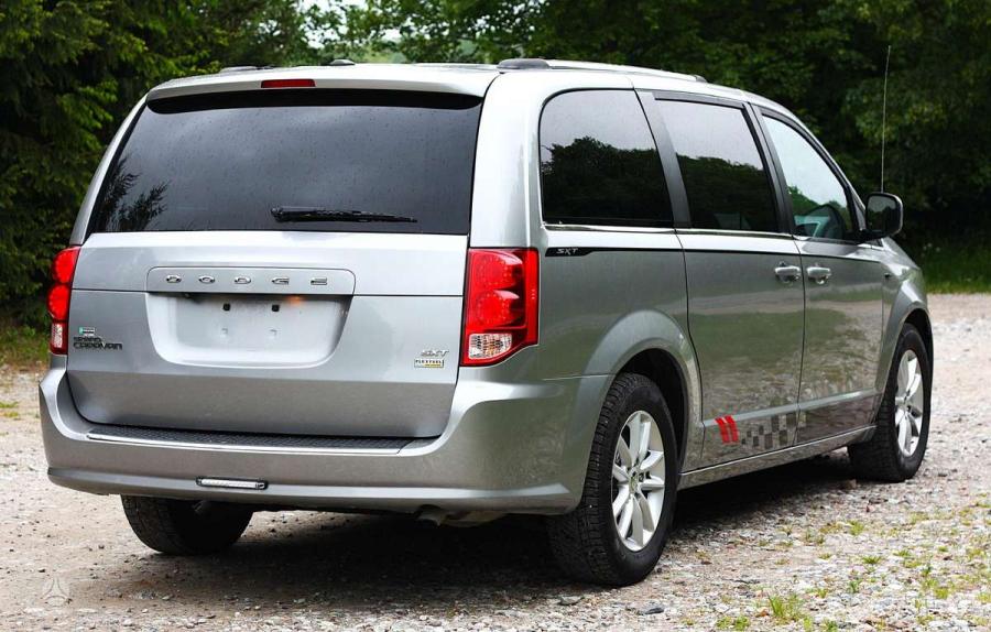 Grey Dodge Grand Caravan 2019 in Kretinga, with an engine capacity of 3.60 L and mileage of 185 thousand km for 10899 €, photo 13 on AUTOMOTO.COM.LV