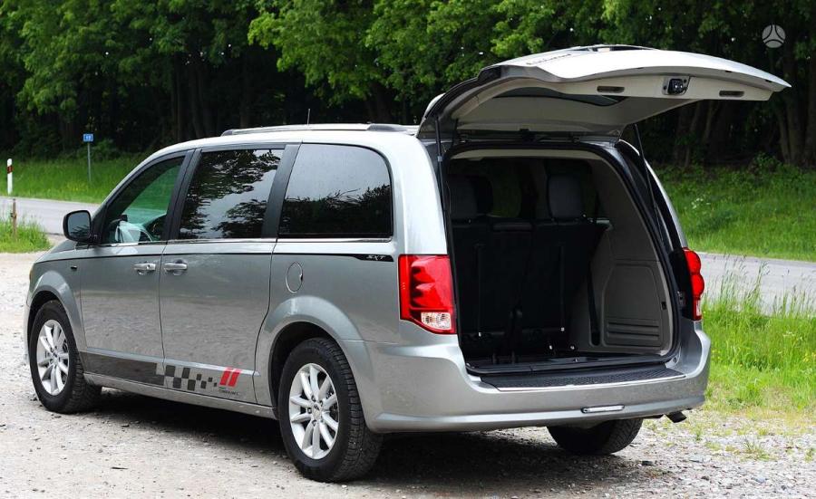 Grey Dodge Grand Caravan 2019 in Kretinga, with an engine capacity of 3.60 L and mileage of 185 thousand km for 10899 €, photo 15 on AUTOMOTO.COM.LV