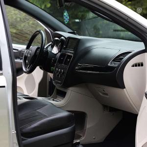 Grey Dodge Grand Caravan 2019 in Kretinga, with an engine capacity of 3.60 L and mileage of 185 thousand km for 10899 €, photo 19 on AUTOMOTO.COM.LV