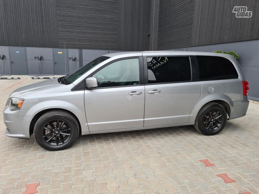 Pelēks Dodge Grand Caravan 2019 Šauļi, ar dzinēja tilpumu 3.60 L un nobraukumu 193 tūkst. km par 10200 €, foto 2 vietnē AUTOMOTO.COM.LV
