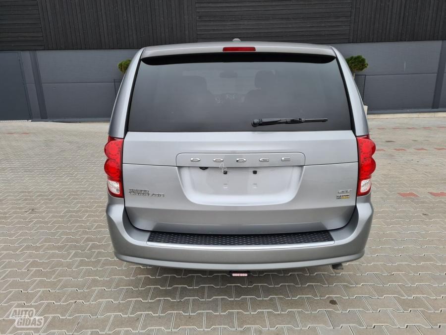 Grey Dodge Grand Caravan 2019 in Siauliai, with an engine capacity of 3.60 L and mileage of 193 thousand km for 10200 €, photo 4 on AUTOMOTO.COM.LV