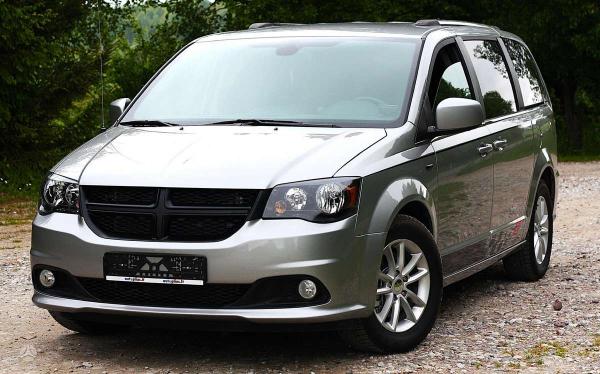 Grey Dodge Grand Caravan 2019 in Kretinga, with an engine capacity of 3.60 L and mileage of 185 thousand km for 10499 €, photo 1 on AUTOMOTO.COM.LV