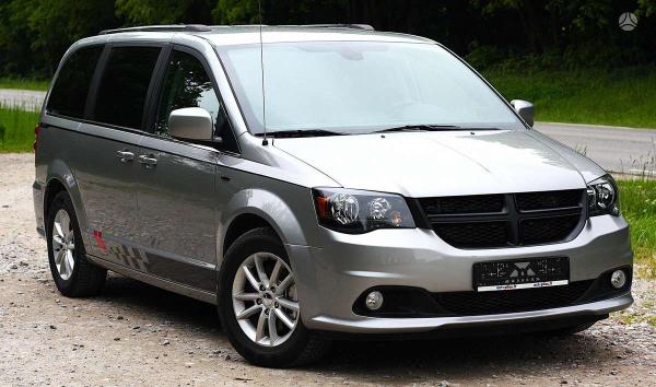 Grey Dodge Grand Caravan 2019 in Kretinga, with an engine capacity of 3.60 L and mileage of 185 thousand km for 10499 €, photo 4 on AUTOMOTO.COM.LV