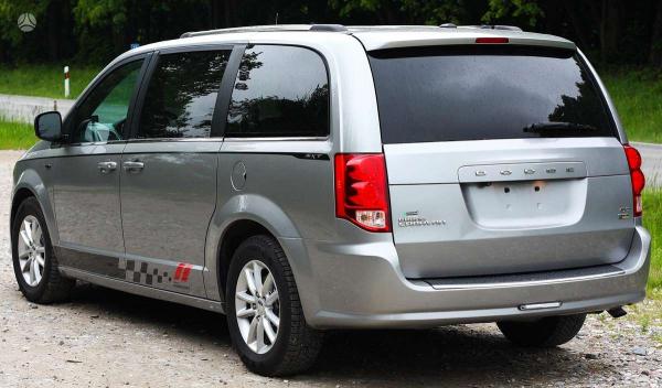 Grey Dodge Grand Caravan 2019 in Kretinga, with an engine capacity of 3.60 L and mileage of 185 thousand km for 10499 €, photo 10 on AUTOMOTO.COM.LV