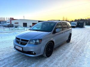 Pelēks Dodge Grand Caravan 2019 Šauļi, ar dzinēja tilpumu 3.60 L un nobraukumu 209 tūkst. km par 9800 €, foto  vietnē AUTOMOTO.COM.LV