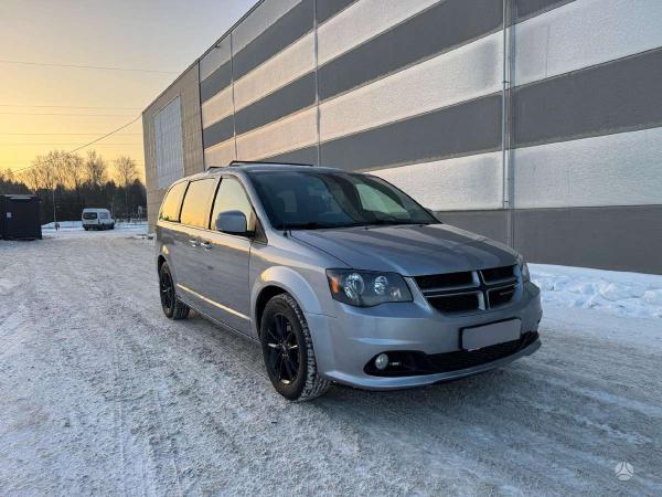 Grey Dodge Grand Caravan 2019 in Siauliai, with an engine capacity of 3.60 L and mileage of 209 thousand km for 9800 €, photo 2 on AUTOMOTO.COM.LV