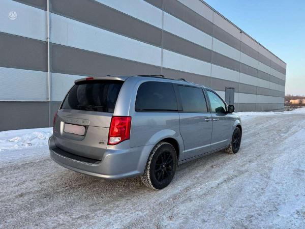 Grey Dodge Grand Caravan 2019 in Siauliai, with an engine capacity of 3.60 L and mileage of 209 thousand km for 9800 €, photo 3 on AUTOMOTO.COM.LV