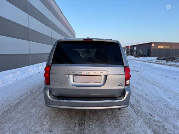 Grey Dodge Grand Caravan 2019 in Siauliai, with an engine capacity of 3.60 L and mileage of 209 thousand km for 9800 €, photo 4 on AUTOMOTO.COM.LV