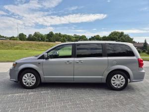 Grey Dodge Grand Caravan 2019 in Jurbarkas, with an engine capacity of 3.60 L and mileage of 210 thousand km for 9350 €, photo 5 on AUTOMOTO.COM.LV