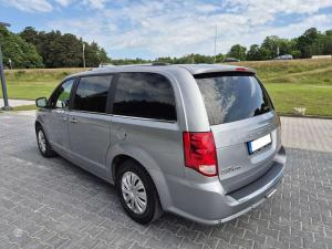 Grey Dodge Grand Caravan 2019 in Jurbarkas, with an engine capacity of 3.60 L and mileage of 210 thousand km for 9350 €, photo 6 on AUTOMOTO.COM.LV