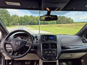 Grey Dodge Grand Caravan 2019 in Jurbarkas, with an engine capacity of 3.60 L and mileage of 210 thousand km for 9350 €, photo 10 on AUTOMOTO.COM.LV