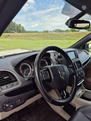 Grey Dodge Grand Caravan 2019 in Jurbarkas, with an engine capacity of 3.60 L and mileage of 210 thousand km for 9350 €, photo 11 on AUTOMOTO.COM.LV