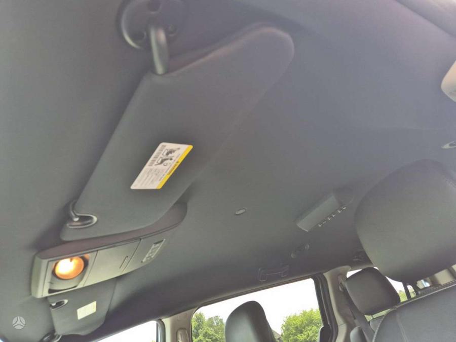 Grey Dodge Grand Caravan 2019 in Jurbarkas, with an engine capacity of 3.60 L and mileage of 210 thousand km for 9350 €, photo 13 on AUTOMOTO.COM.LV