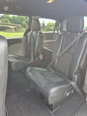 Grey Dodge Grand Caravan 2019 in Jurbarkas, with an engine capacity of 3.60 L and mileage of 210 thousand km for 9350 €, photo 14 on AUTOMOTO.COM.LV