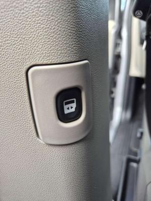 Grey Dodge Grand Caravan 2019 in Jurbarkas, with an engine capacity of 3.60 L and mileage of 210 thousand km for 9350 €, photo 16 on AUTOMOTO.COM.LV