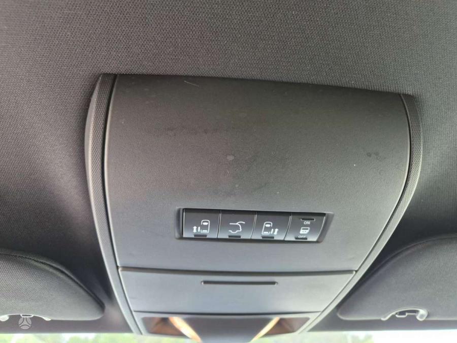Grey Dodge Grand Caravan 2019 in Jurbarkas, with an engine capacity of 3.60 L and mileage of 210 thousand km for 9350 €, photo 17 on AUTOMOTO.COM.LV