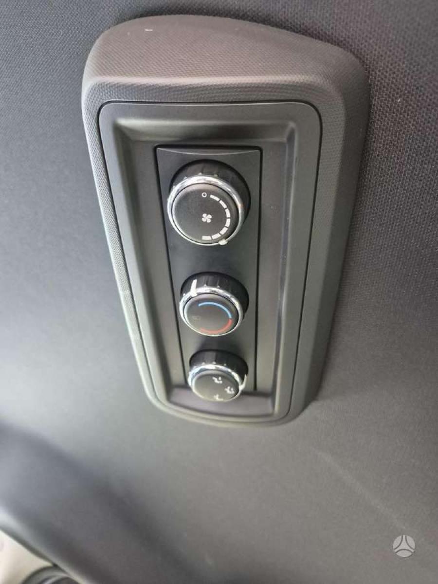 Grey Dodge Grand Caravan 2019 in Jurbarkas, with an engine capacity of 3.60 L and mileage of 210 thousand km for 9350 €, photo 18 on AUTOMOTO.COM.LV