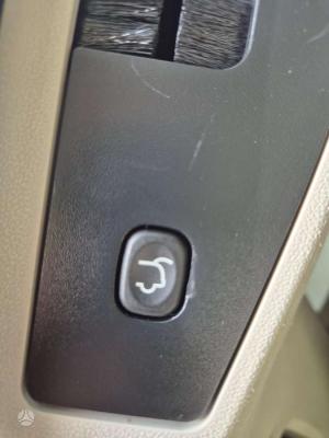 Grey Dodge Grand Caravan 2019 in Jurbarkas, with an engine capacity of 3.60 L and mileage of 210 thousand km for 9350 €, photo 19 on AUTOMOTO.COM.LV