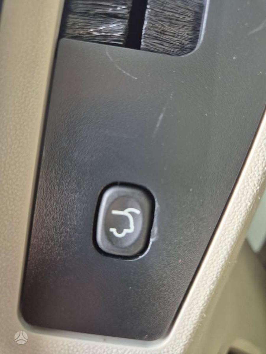 Grey Dodge Grand Caravan 2019 in Jurbarkas, with an engine capacity of 3.60 L and mileage of 210 thousand km for 9350 €, photo 19 on AUTOMOTO.COM.LV
