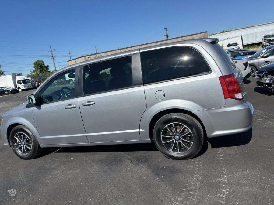 Pelēks Dodge Grand Caravan 2019 Šauļi, ar dzinēja tilpumu 3.60 L un nobraukumu 212 tūkst. km par 5600 €, foto 12 vietnē AUTOMOTO.COM.LV