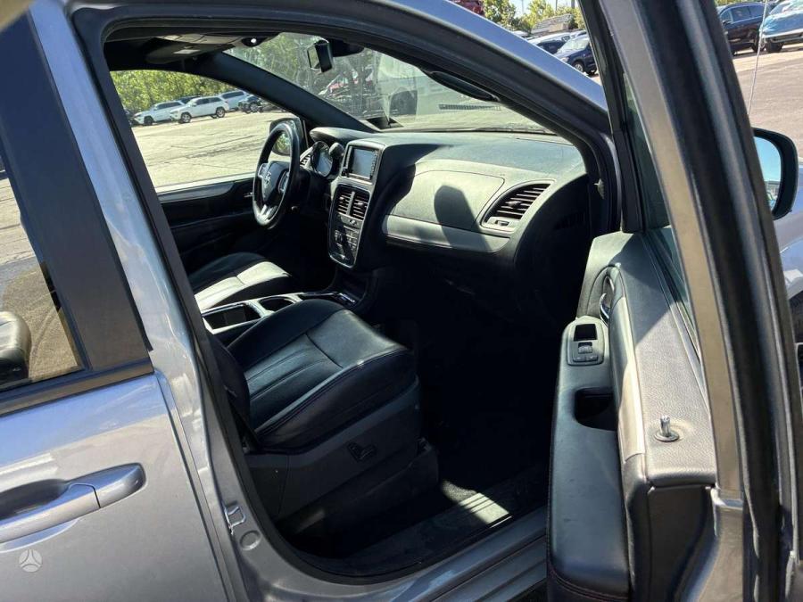 Pelēks Dodge Grand Caravan 2019 Šauļi, ar dzinēja tilpumu 3.60 L un nobraukumu 212 tūkst. km par 5600 €, foto 13 vietnē AUTOMOTO.COM.LV