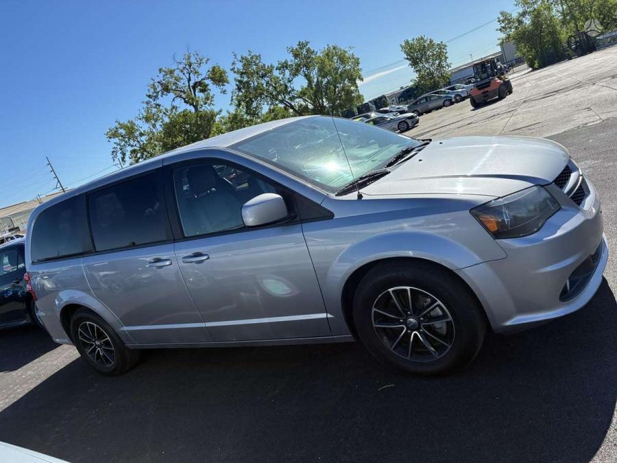 Pelēks Dodge Grand Caravan 2019 Šauļi, ar dzinēja tilpumu 3.60 L un nobraukumu 212 tūkst. km par 5600 €, foto 17 vietnē AUTOMOTO.COM.LV