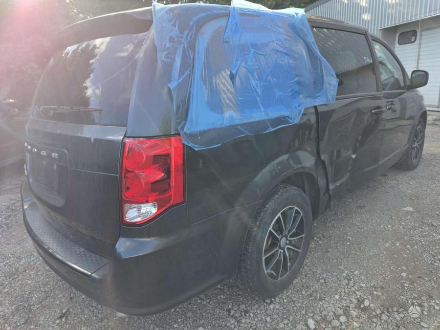 Grey Dodge Grand Caravan 2019 in Siauliai, with an engine capacity of 0.00 L and mileage of 215 thousand km for 6800 €, photo 4 on AUTOMOTO.COM.LV