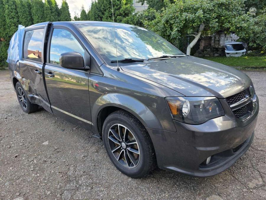 Grey Dodge Grand Caravan 2019 in Siauliai, with an engine capacity of 0.00 L and mileage of 215 thousand km for 6800 €, photo 5 on AUTOMOTO.COM.LV