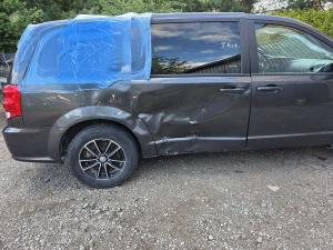 Grey Dodge Grand Caravan 2019 in Siauliai, with an engine capacity of 0.00 L and mileage of 215 thousand km for 6800 €, photo 6 on AUTOMOTO.COM.LV