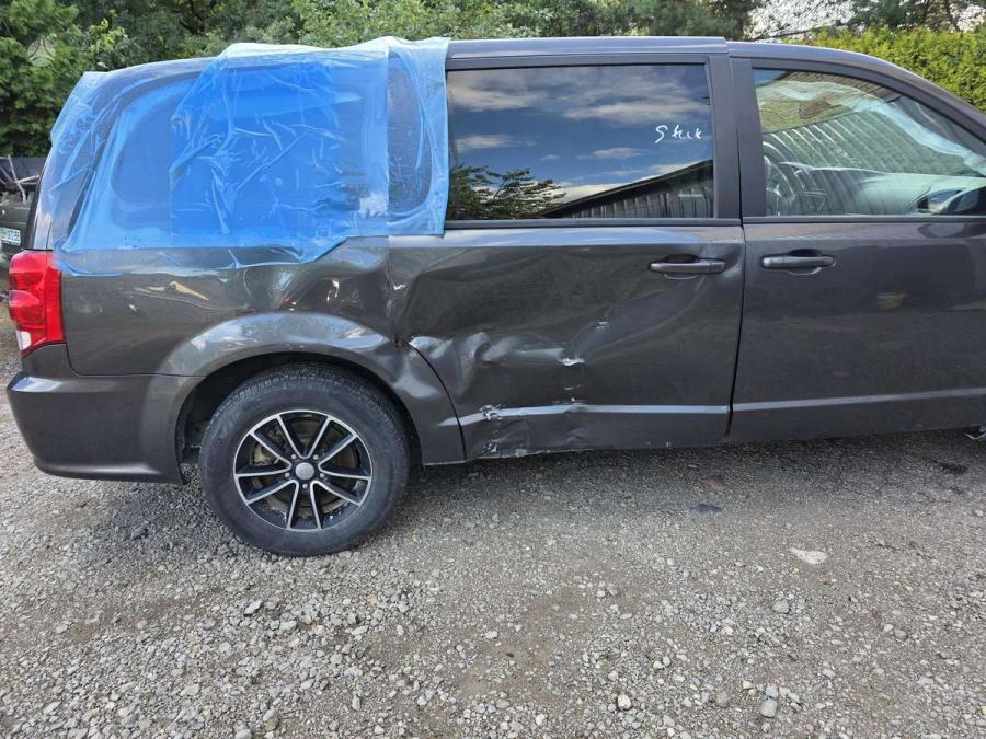 Grey Dodge Grand Caravan 2019 in Siauliai, with an engine capacity of 0.00 L and mileage of 215 thousand km for 6800 €, photo 6 on AUTOMOTO.COM.LV