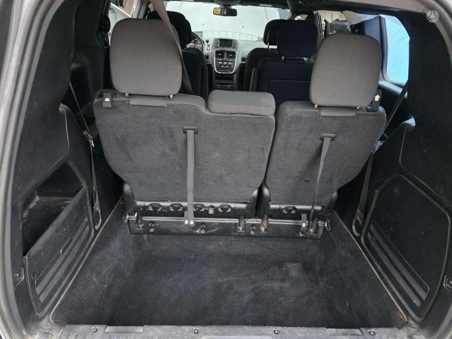 Grey Dodge Grand Caravan 2019 in Siauliai, with an engine capacity of 0.00 L and mileage of 215 thousand km for 6800 €, photo 10 on AUTOMOTO.COM.LV