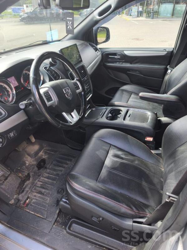 Grey Dodge Grand Caravan 2019 in Riga, with an engine capacity of 3.60 L and mileage of 196 thousand km for 15999 €, photo 6 on AUTOMOTO.COM.LV