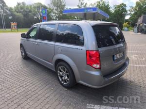 Grey Dodge Grand Caravan 2019 in Riga, with an engine capacity of 3.60 L and mileage of 196 thousand km for 15999 €, photo 3 on AUTOMOTO.COM.LV