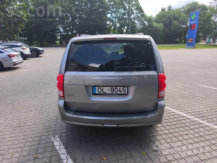 Grey Dodge Grand Caravan 2019 in Riga, with an engine capacity of 3.60 L and mileage of 196 thousand km for 15999 €, photo 5 on AUTOMOTO.COM.LV