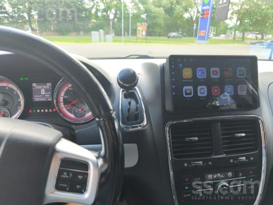 Grey Dodge Grand Caravan 2019 in Riga, with an engine capacity of 3.60 L and mileage of 196 thousand km for 15999 €, photo 9 on AUTOMOTO.COM.LV