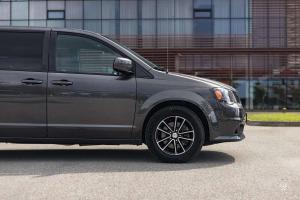 Pelēks Dodge Grand Caravan 2019 Klaipėda, ar dzinēja tilpumu 3.60 L un nobraukumu 158 tūkst. km par 12499 €, foto 10 vietnē AUTOMOTO.COM.LV