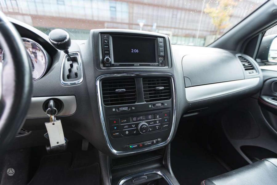Pelēks Dodge Grand Caravan 2019 Klaipėda, ar dzinēja tilpumu 3.60 L un nobraukumu 158 tūkst. km par 12499 €, foto 22 vietnē AUTOMOTO.COM.LV