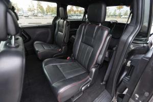Pelēks Dodge Grand Caravan 2019 Klaipėda, ar dzinēja tilpumu 3.60 L un nobraukumu 158 tūkst. km par 12499 €, foto 28 vietnē AUTOMOTO.COM.LV
