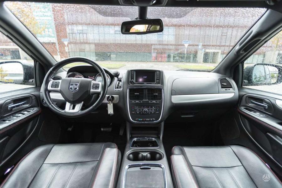 Pelēks Dodge Grand Caravan 2019 Klaipėda, ar dzinēja tilpumu 3.60 L un nobraukumu 158 tūkst. km par 12499 €, foto 31 vietnē AUTOMOTO.COM.LV