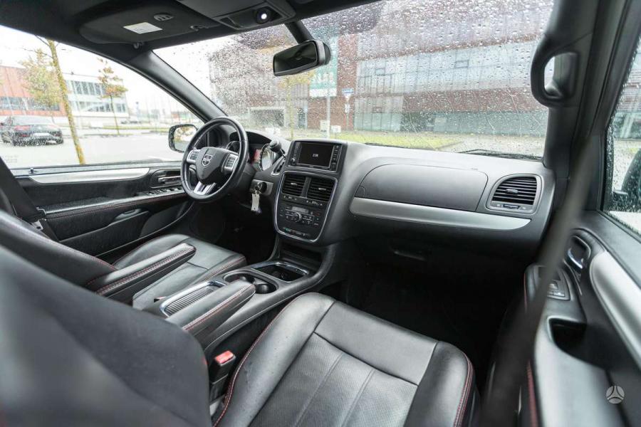 Pelēks Dodge Grand Caravan 2019 Klaipėda, ar dzinēja tilpumu 3.60 L un nobraukumu 158 tūkst. km par 12499 €, foto 32 vietnē AUTOMOTO.COM.LV