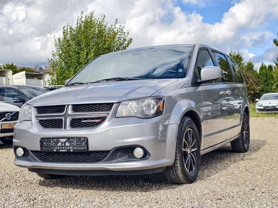 Grey Dodge Grand Caravan 2019 in Siauliai, with an engine capacity of 3.60 L and mileage of 215 thousand km for 6450 €, photo 1 on AUTOMOTO.COM.LV