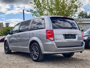 Grey Dodge Grand Caravan 2019 in Siauliai, with an engine capacity of 3.60 L and mileage of 215 thousand km for 6450 €, photo 4 on AUTOMOTO.COM.LV